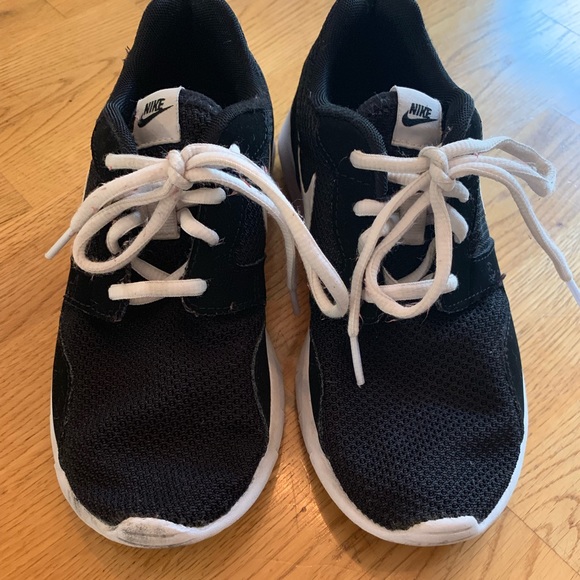 Nike | Shoes | Nike 35y Tennis Shoe | Poshmark